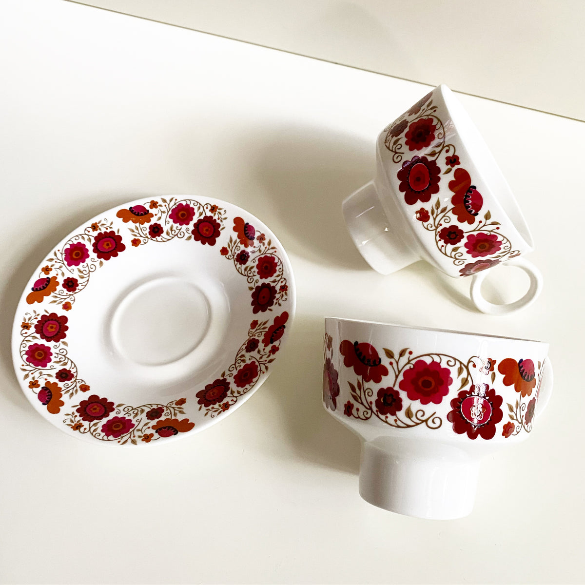 Pair of Mid Century Flower Power Mugs – What These Old Things NS